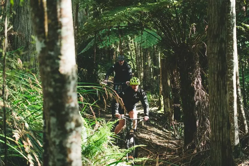 vs Wild-ni tomosha qiling - Rado Kapitan Kukning qo'pol Tasmaniyada bilagidagi yuqori texnologiyali keramika haqidagi epik foto essesi - Vaqt va oqim soatlari 10625_13