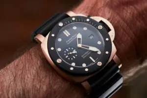 ПРАКТИЧЕСКИ: Потопяемият Panerai Goldtech OroCarbo носи луксозна нотка на хипер-мъжественост на китката - часовници Time and Tide 10647_3