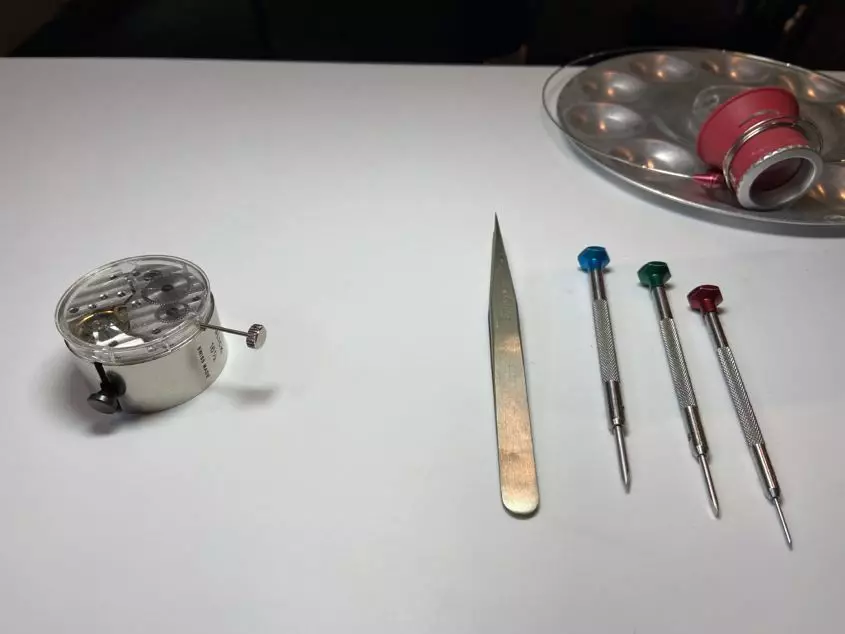 Finalizarea cursului HSNY Watchmaking 101-103, „cel mai apropiat lucru de a da viață ceva” pe care îl poate obține un bărbat - Time and Tide Watches 10655_5