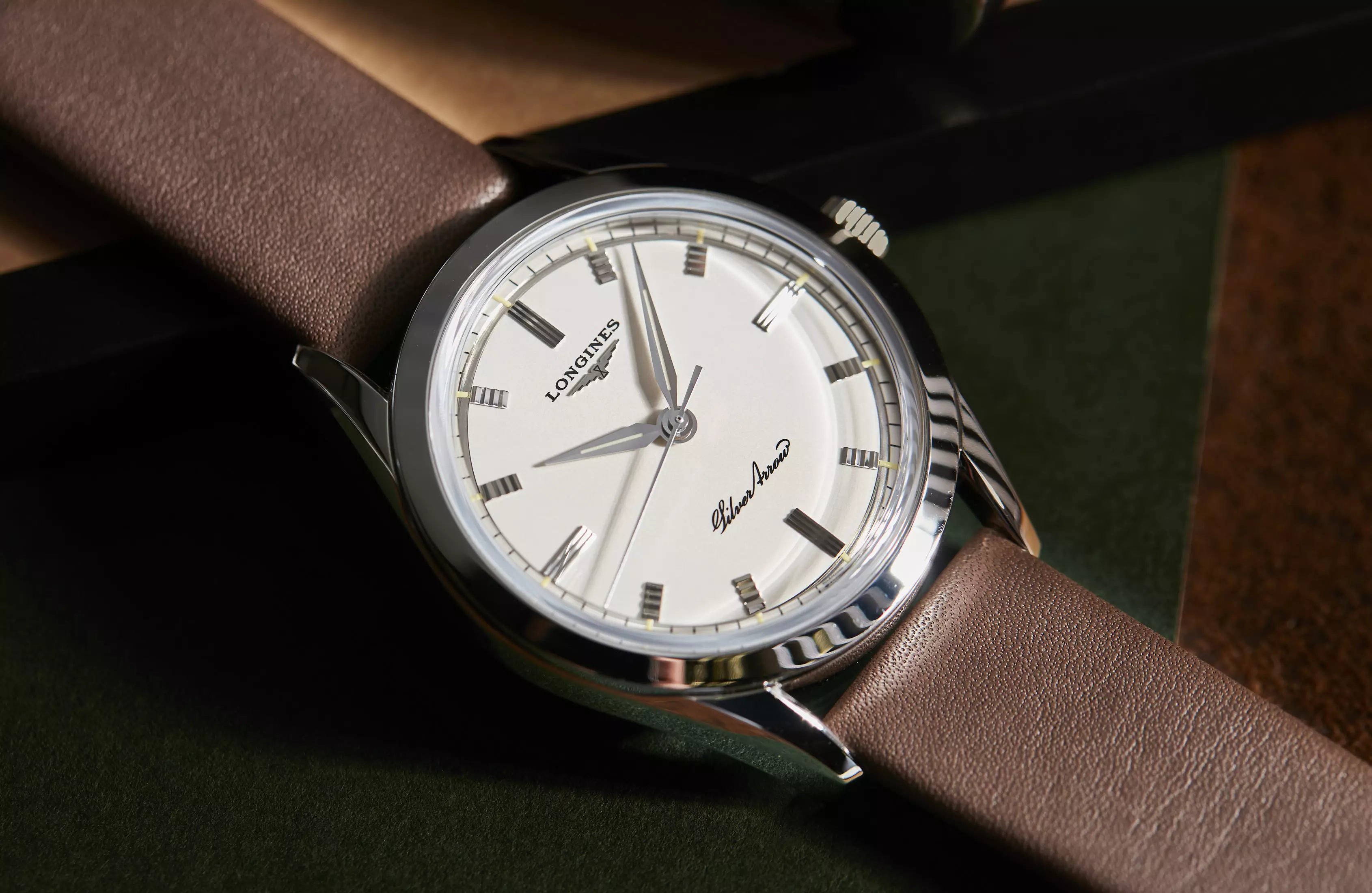 ВИДЕО: Longines Silver Arrow предлага елегантност от 50-те години с архитектурен привкус - часовници Time and Tide 11509_1