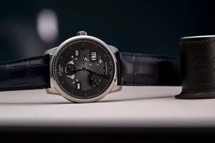 HANDS-ON: Glashütte Original ide naplno s ich súčasným večným kalendárom Senator Excellence – hodinkami Time and Tide 1151_1