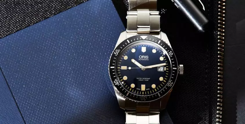 Oris-Divers-ခြောက်ဆယ့်ငါး-၄၂-ဆလိုက်ဒါ