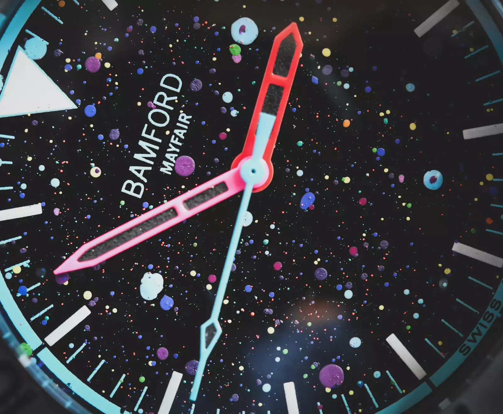 МУҚАДДИМА: Одиссейи истисноии кайҳонӣ бо Dial Artist x Bamford Cosmic Rainbow. - Соатҳои вақт ва мавҷ 12145_7