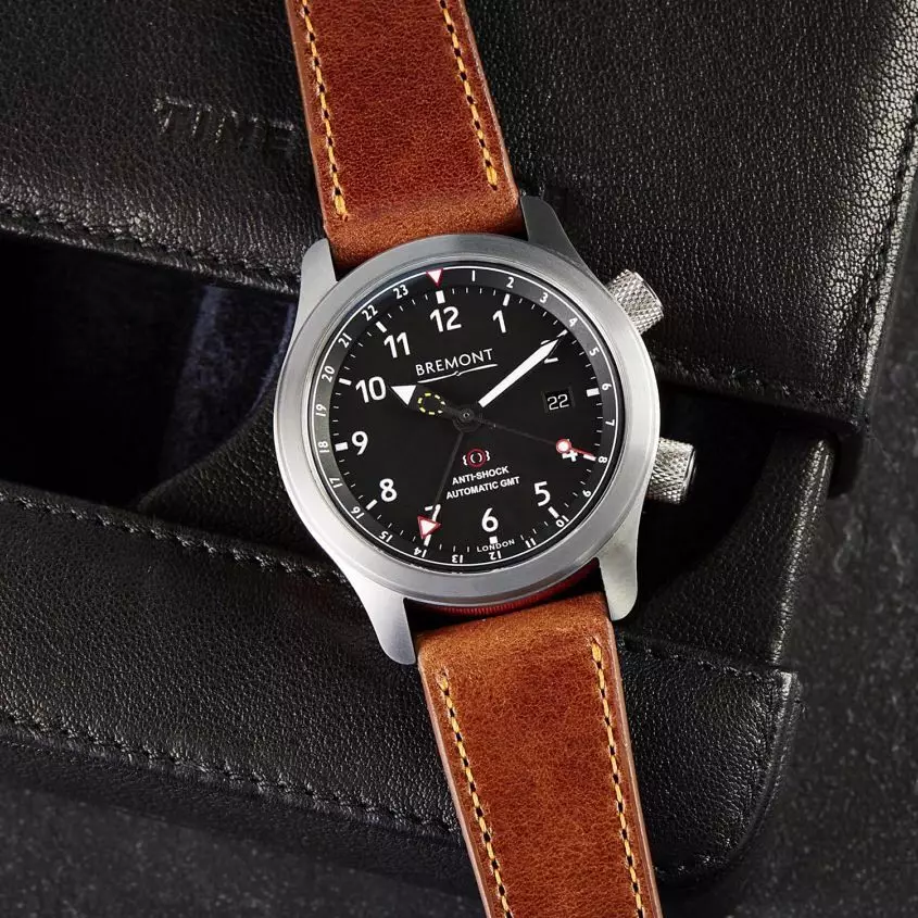 Bremont MB III na rjavem vintage usnjenem paščku za uro