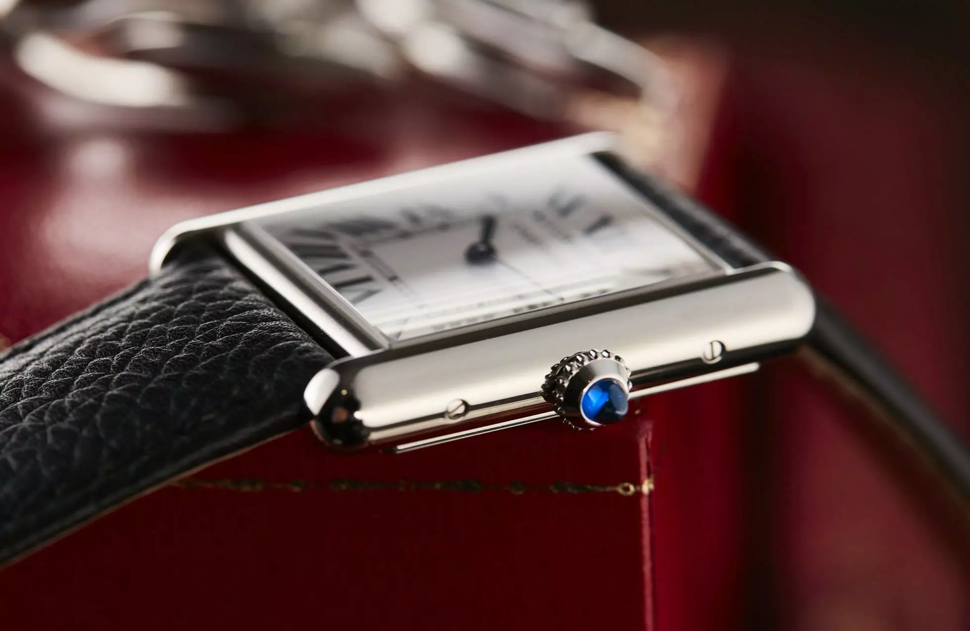 Petualangan baru Cartier Tank termasuk jam tangan bertenaga surya