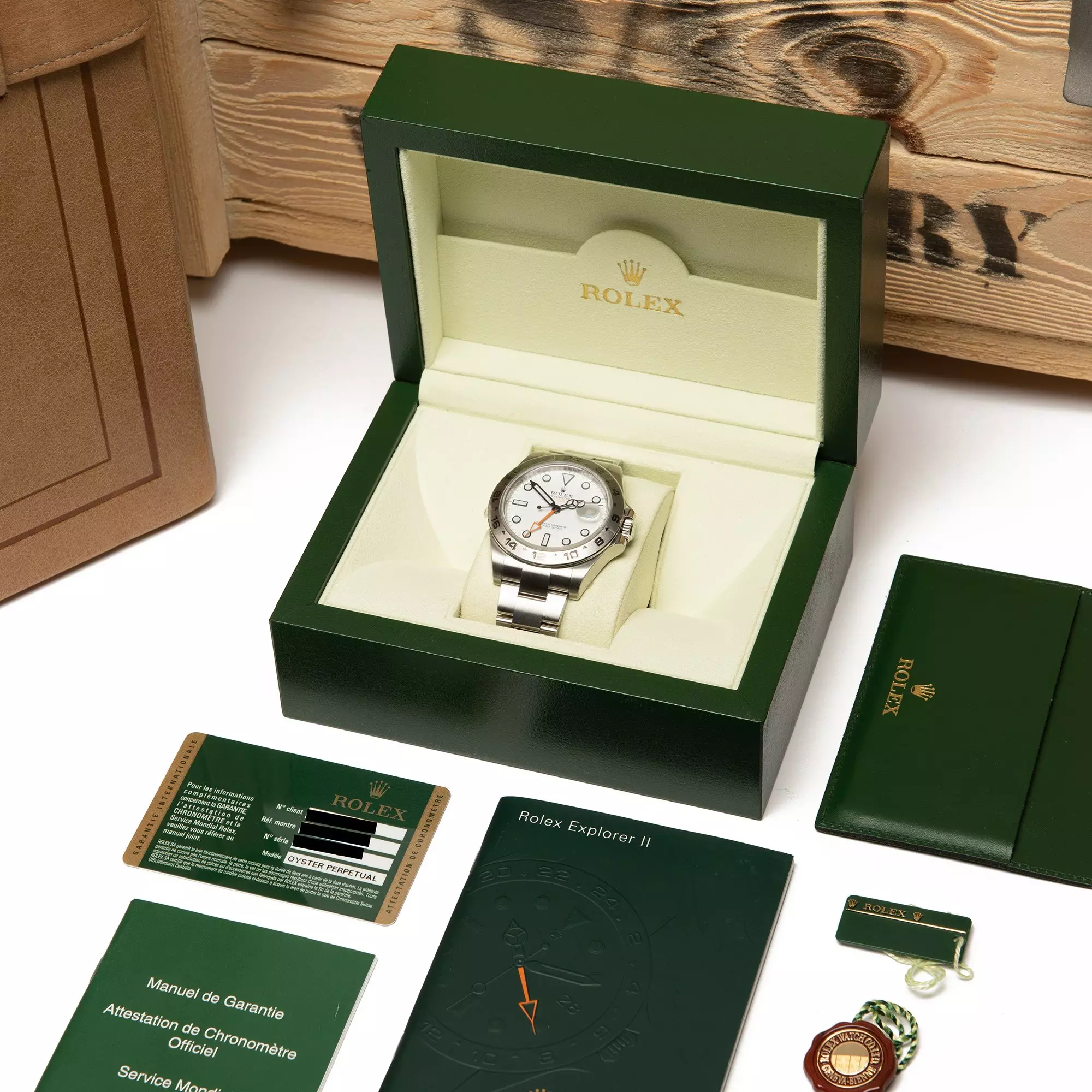 ვინ გაბედავს გაიმარჯვებს: Rolex-ი გაერთიანდა SAS-თან ამ უნიკალური Explorer II-ის შესაქმნელად. ახლა შეგიძლია იყიდო... - Time and Tide Watches