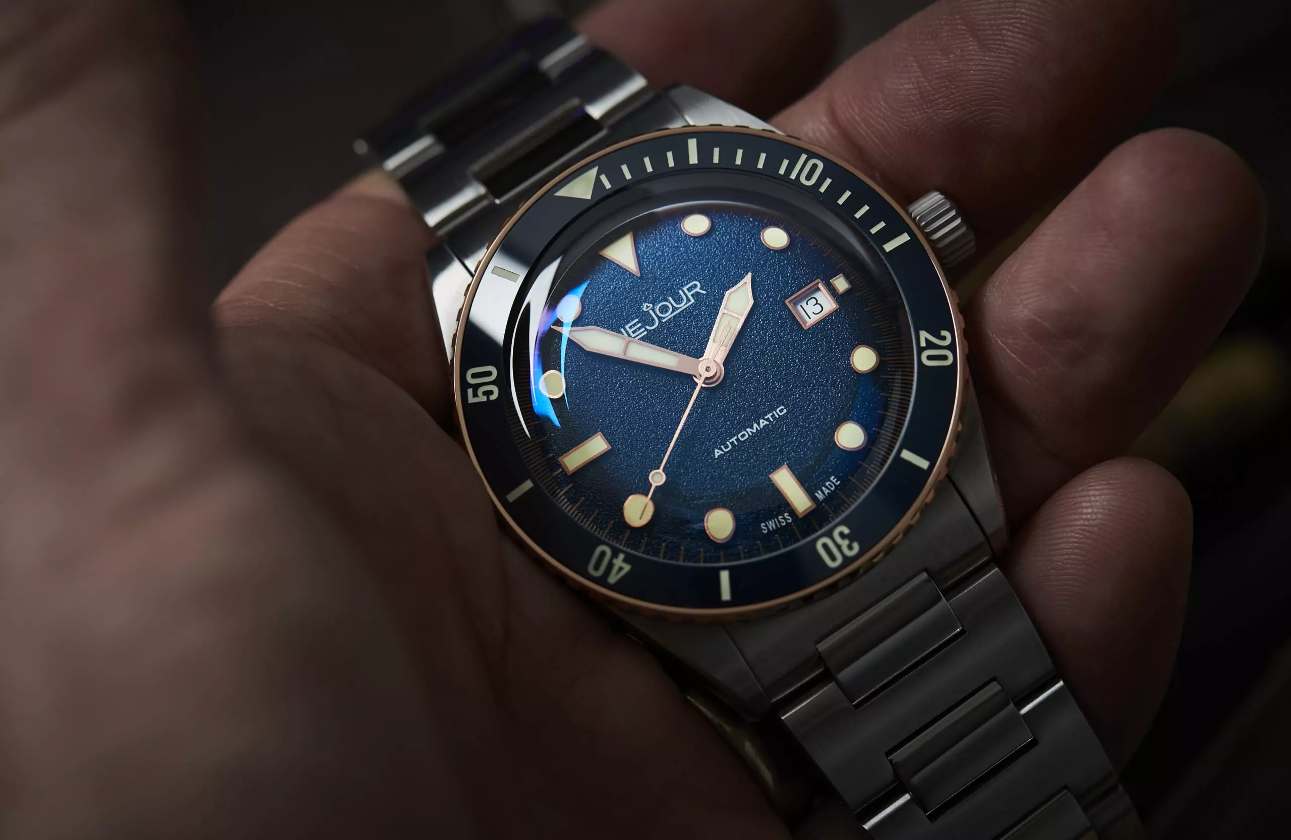 LeJour Seacolt Diver არის თანამედროვე ჩაყვინთვის საათი ვინტაჟური სვაგერით - Time and Tide Watches