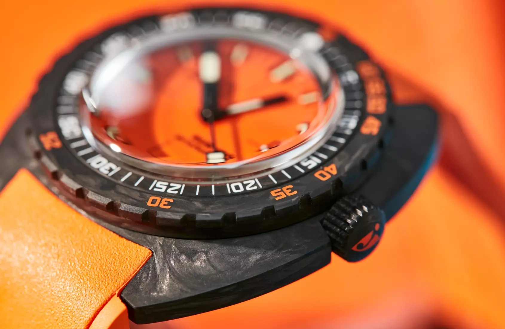 DOXA Sub 300 Carbon asortimente yra 6 akį rėžiantys ratukai 1705_9