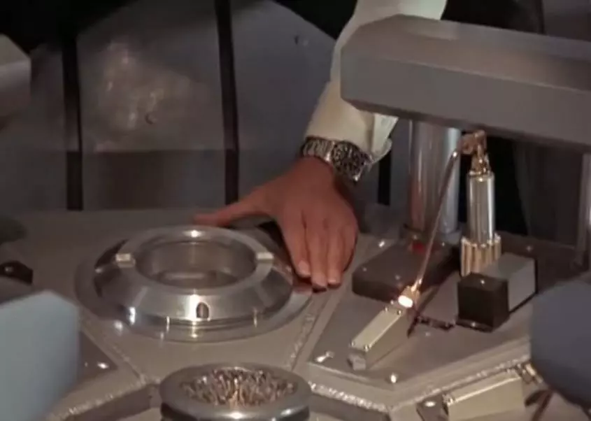 E PËRDITËSUAR: Lista e plotë e orëve që James Bond mbante në ekran - Time and Tide Watches 1944_13