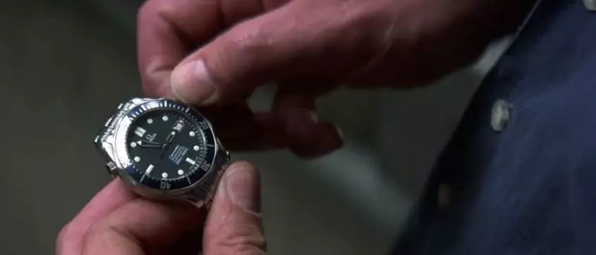 ACTUALIZADO: La lista completa de relojes que James Bond usó en pantalla - Time and Tide Watches 1944_25