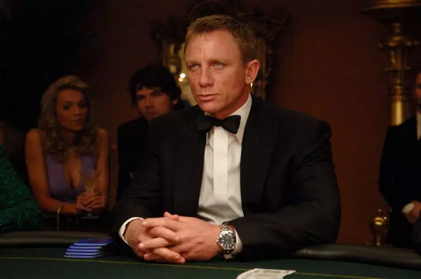 OPPDATERT: Den komplette listen over klokker James Bond hadde på skjermen - Time and Tide Watches 1944_29