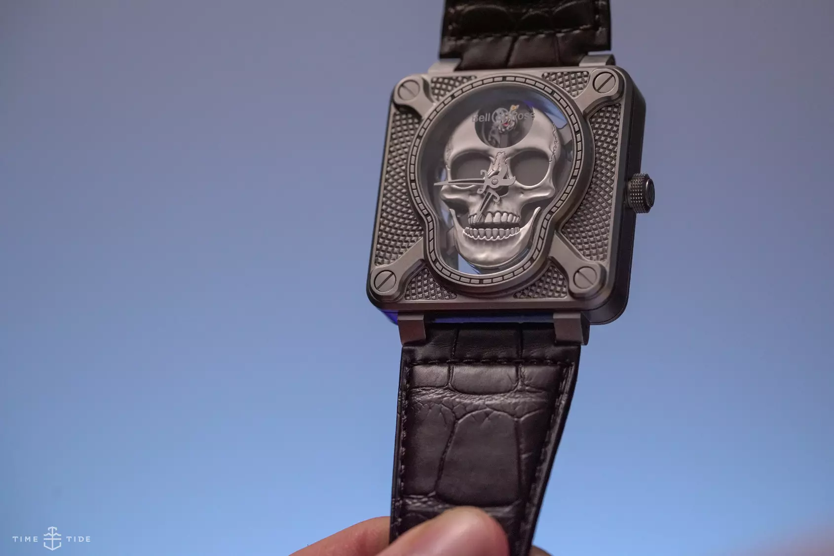 HANDS-ON: Pune un zâmbet pe cadranul tău - Bell & Ross BR 01 Laughing Skull - Time and Tide Watches 2294_3