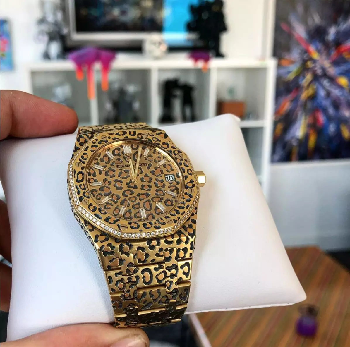 Attenzione: la stampa leopardata personalizzata di Billie Eilish Audemars Piguet Royal Oak non può essere nascosta... - Orologi Time and Tide 2323_6