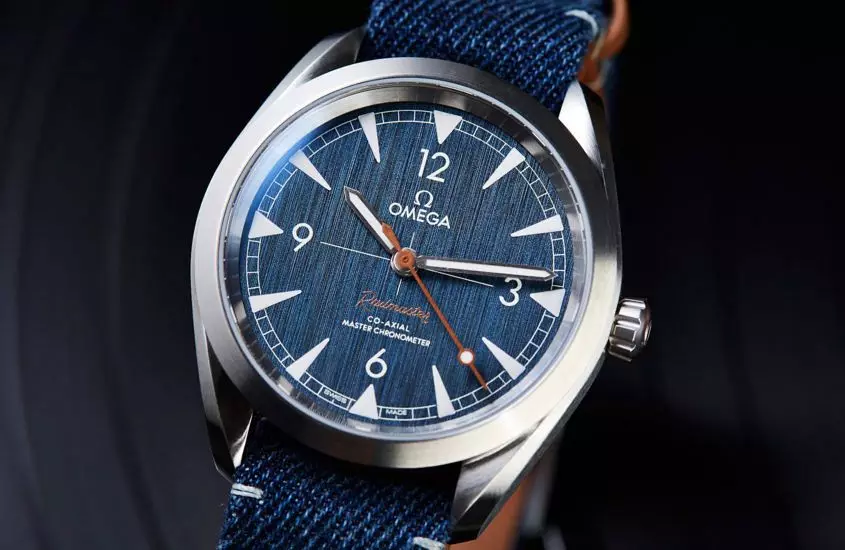PERUSTA: Olet nähnyt sinisiä kellotauluja ennenkin, mutta et näin – Omega Railmaster sinisessä denimissä – Time and Tide Watches 4128_5