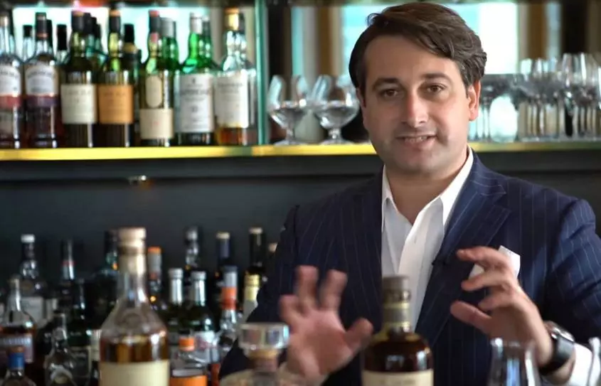 Bulgari Barman matchar klockor med whisky – och han spikar det 562_1