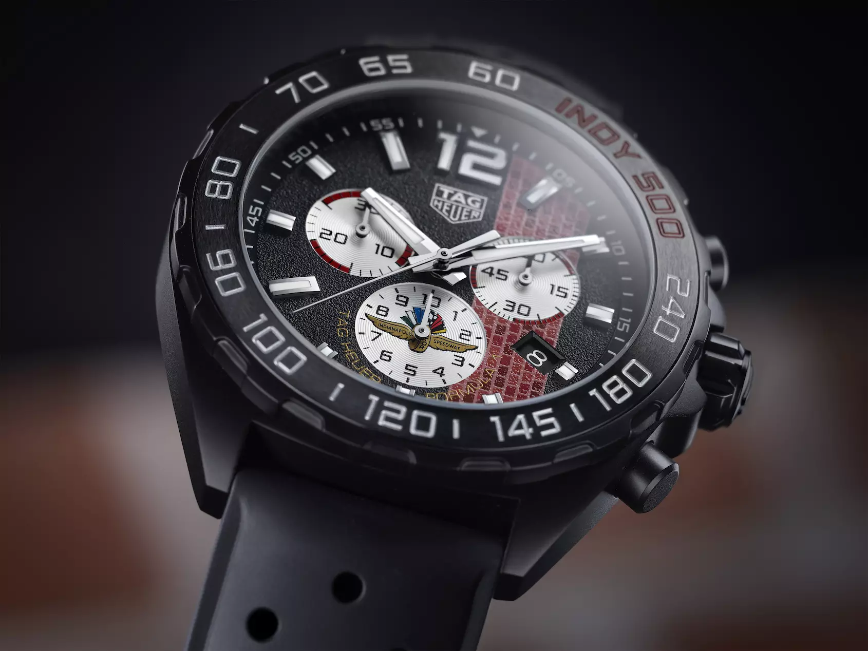 GİRİŞ: TAG Heuer Formula 1 Indy 500 Special Edition, bileğiniz için bir blacktop çemberidir - Time and Tide Watches