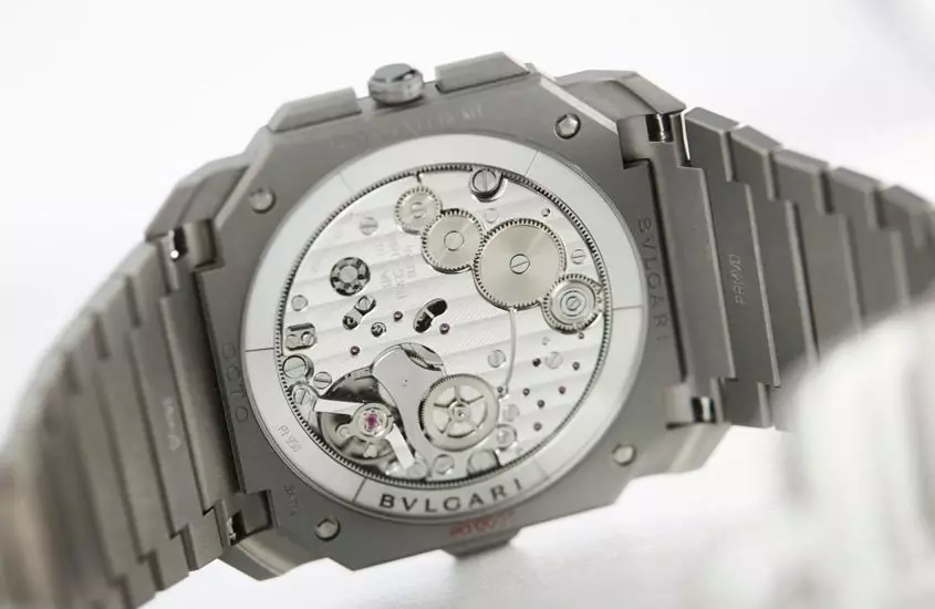 သင်၏ chrono ရှိခြင်းနှင့် GMT ကိုလည်း အံ့သြဖွယ်ကောင်းသော Bulgari Octo Finissimo Chronograph GMT Automatic (ပုံများစွာဖြင့်) - Time and Tide နာရီများ 593_4