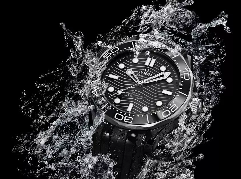 PRZEDSTAWIAMY: Omega Seamaster Diver 300M z ceramiki i tytanu, bez daty - Zegarki Czas i pływy 6395_1