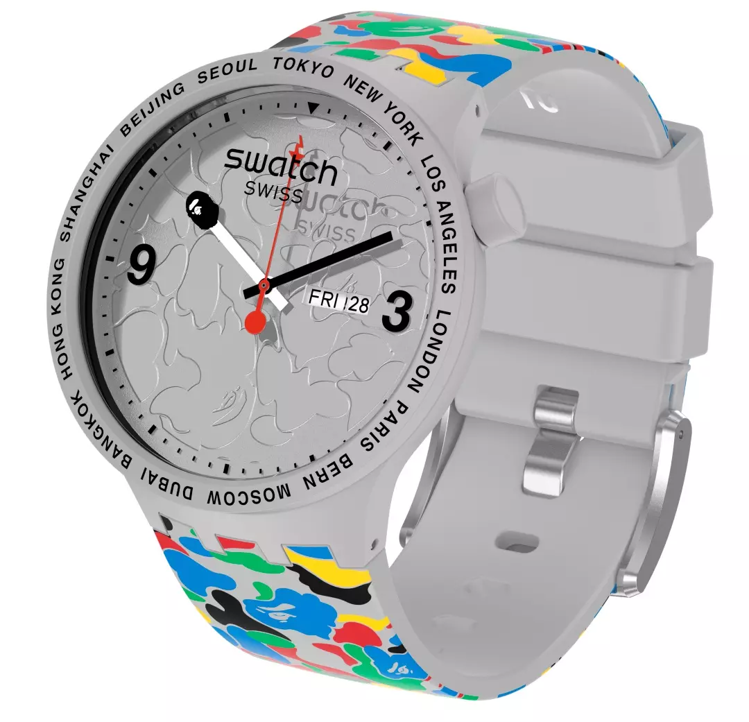 היכרות עם: BAPE x Swatch 2020, שעון הצהרת Big Bold 47 מ"מ - שעוני זמן וגאות