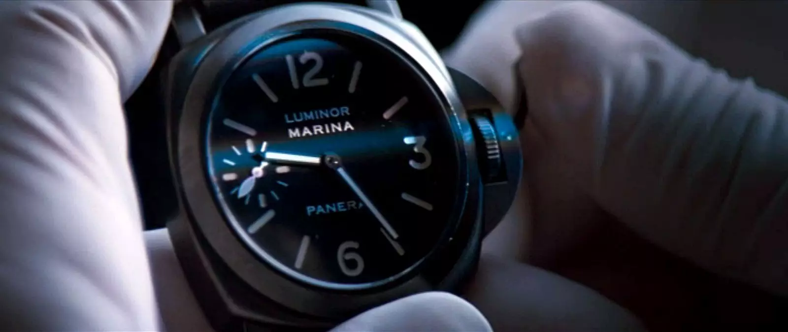 Luminor-Marina-Panerai-ón-Oscailt-Radharc-Scríobháin-1996