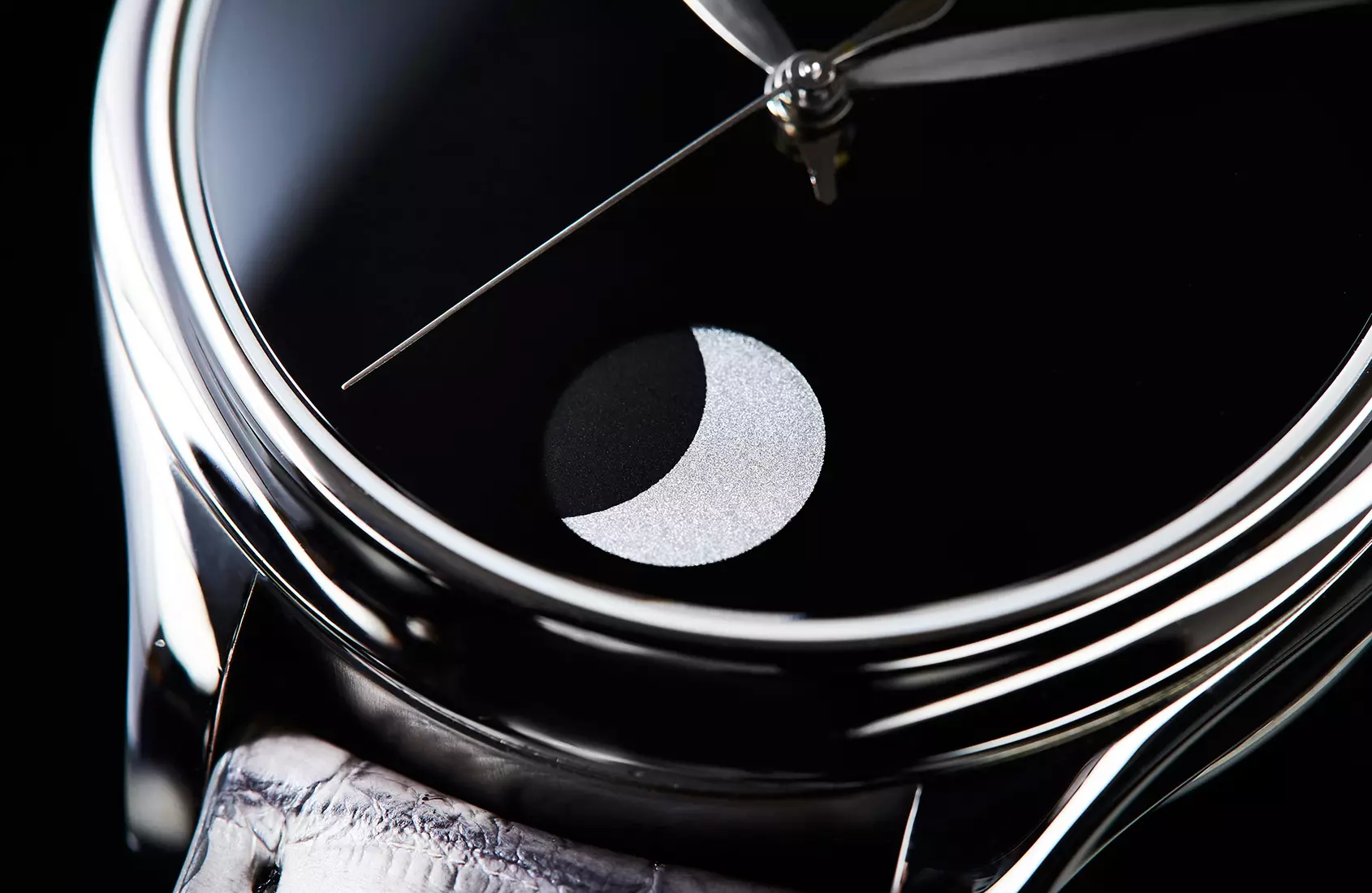 Moser & Cie။ ထာဝရ Moon Concept Vantablack အားထုတ်ပါ။