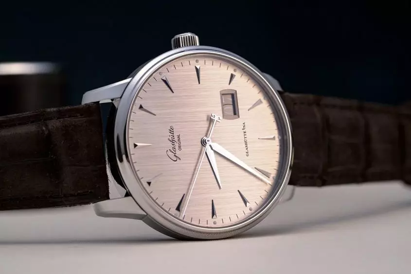 HANDS-ON: קוקט גרויס אין גרוי - די Glashütte אָריגינעל סענאַטאָר עקסאַלאַנס פּאַנאָראַמאַ טאָג - צייט און טייד וואַטשיז 7870_1