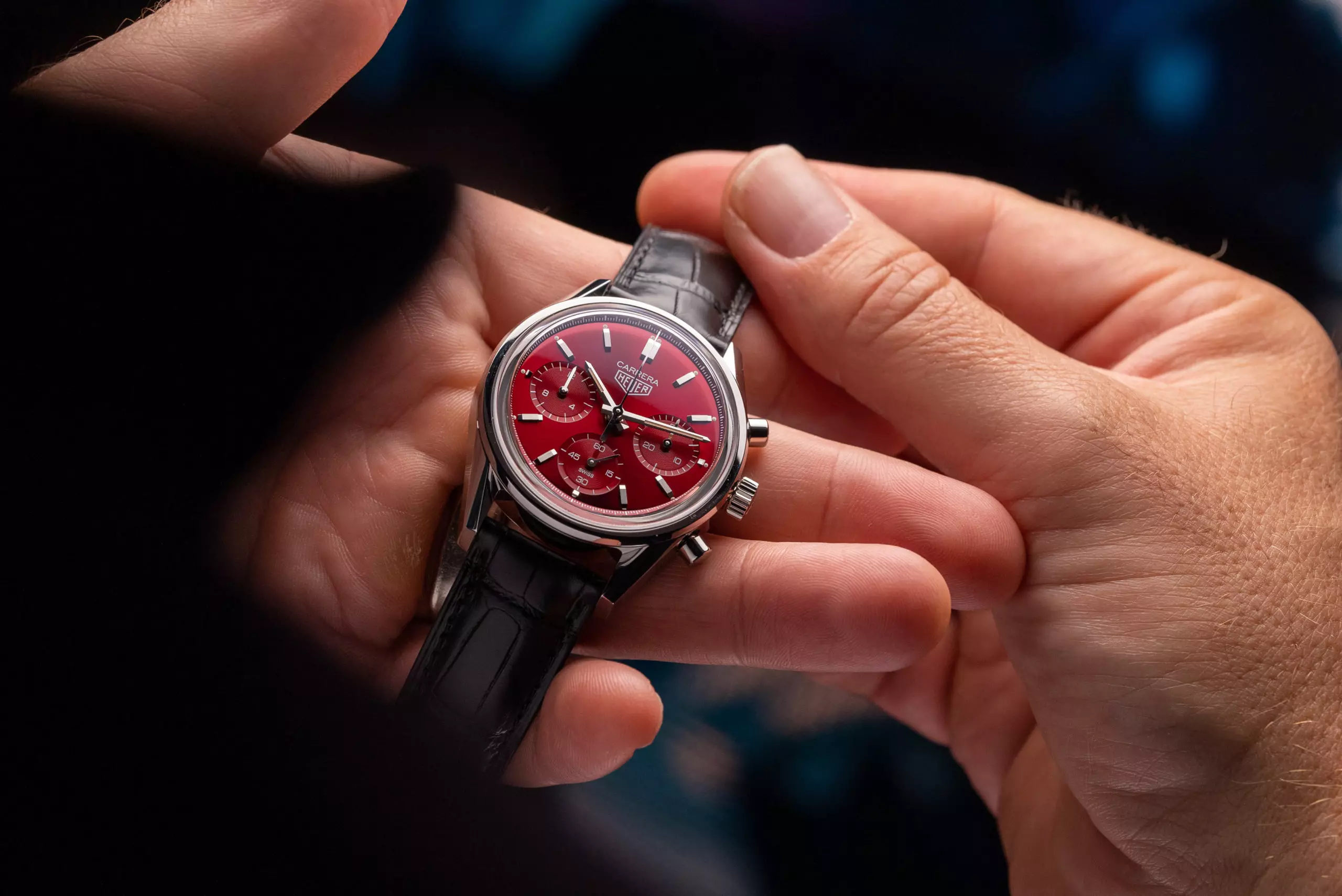 VIDEO: TAG Heuer Carrera Red Dial Limited Edition 7974_1