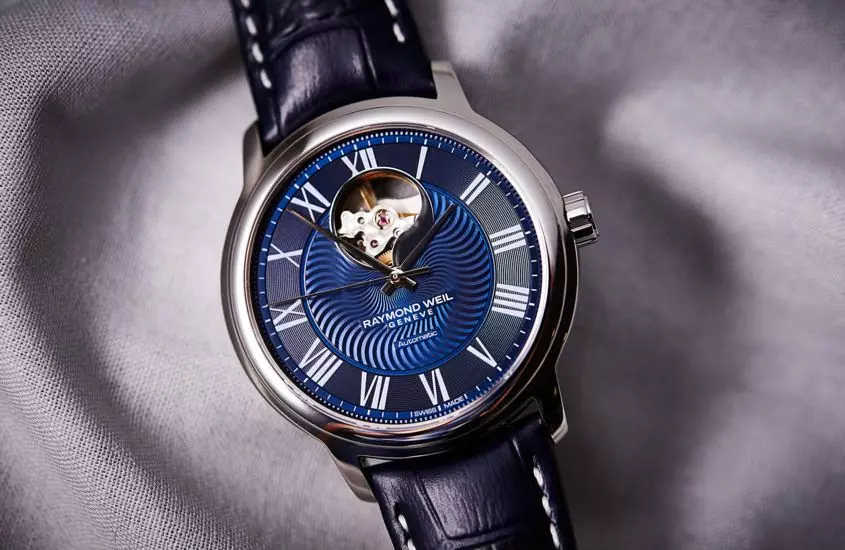 HANDS-ON: Hajtsa el a bluest – 3 új modellel bővült Raymond Weil klasszikus Maestro családja – Time and Tide Watches 7989_3