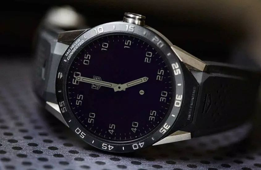 TAG-Heuer-Connected-18