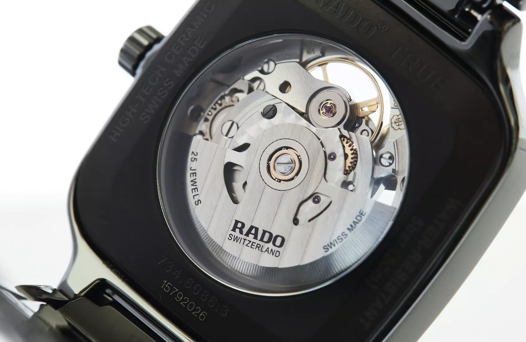 ПРАКТИЧНОСТЬ: жидкая керамика коллекции Rado True Square — это то, что может сделать только этот бренд - часы Time and Tide 8458_5