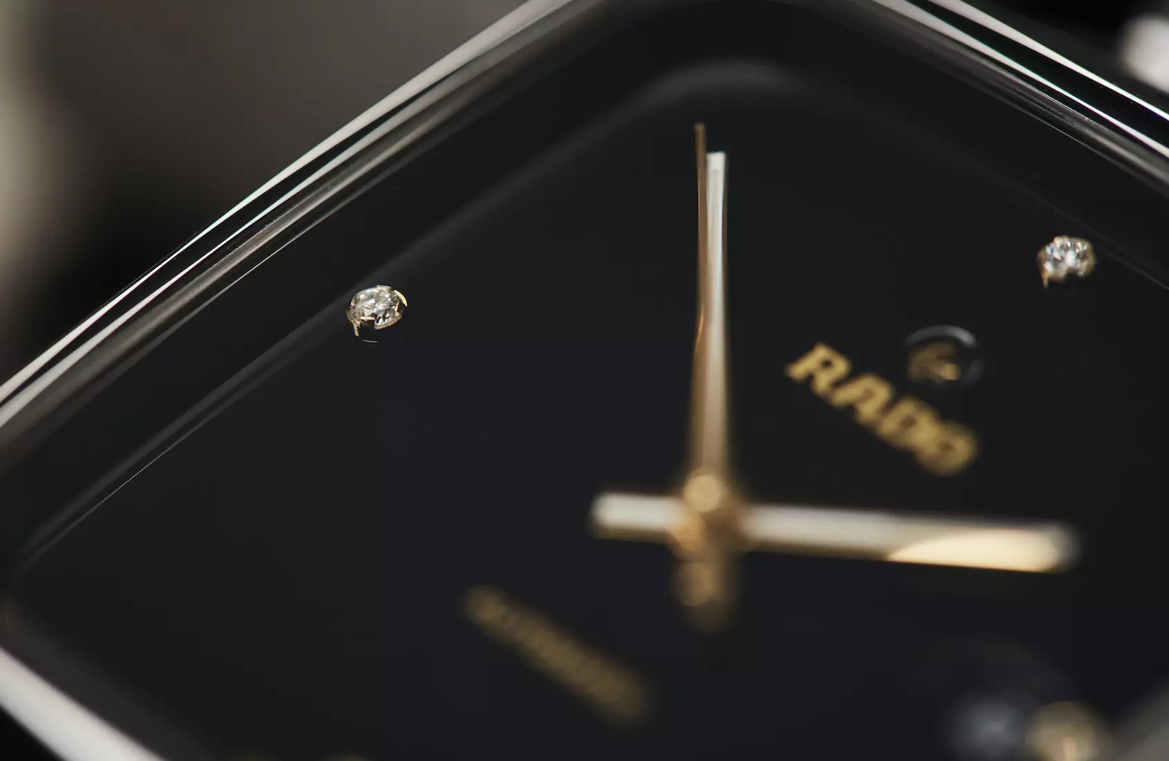 РАКТЕНО: Течната керамика од колекцијата Rado True Square е нешто што само овој бренд може да го направи - Time and Tide Watches 8458_9