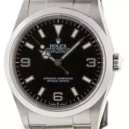 Classic - Rolex Explorer 36mm في حين أنه سيبدو بسيطًا بجوار معظم الساعات الحديثة ، فإن الإصدار الأصغر من Explorer هو في الواقع أكثر صدقًا للنموذج الذي غزا جبل إيفرست ، أشهر إنجاز لها.