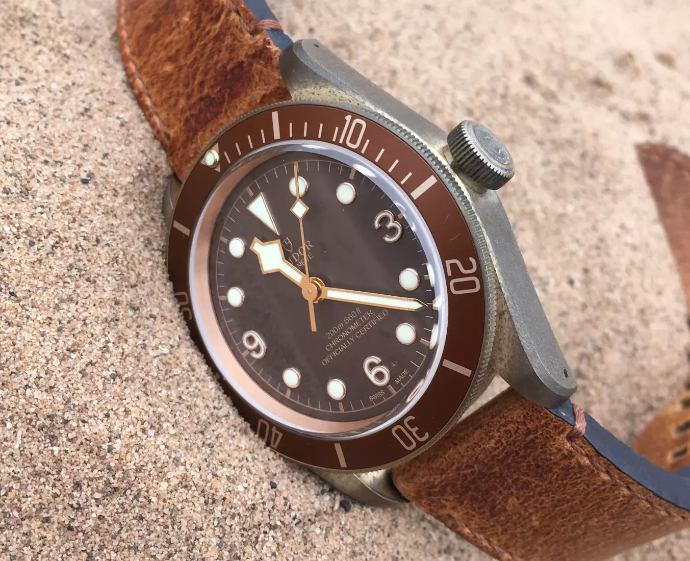 HVAD FORSEGLET AFTALEN: På Chris's Tudor Black Bay Bronze - Time and Tide Watches 9490_3