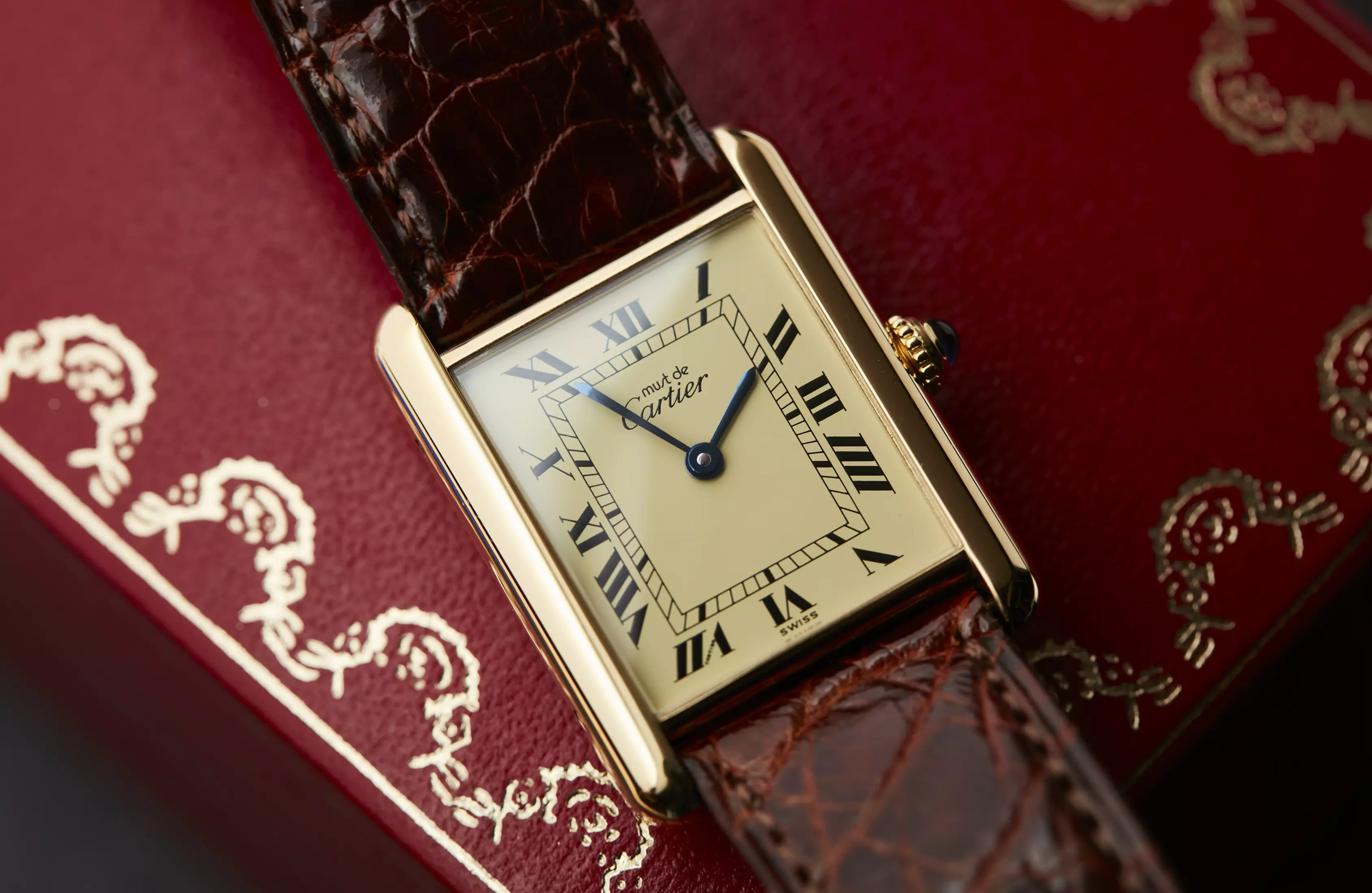 HANDS-ON: Cartier Tank Must przedstawia wyjątkowy element z podmuchem koloru - Zegarki czasu i pływów 970_3